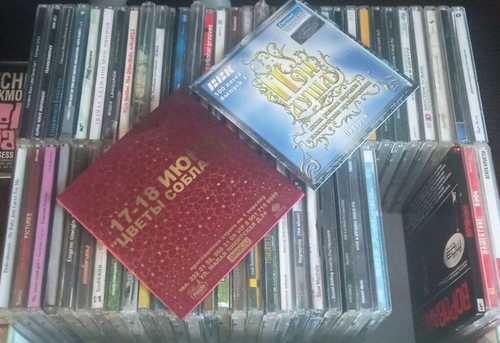 Коробка cd дисков с музыкой