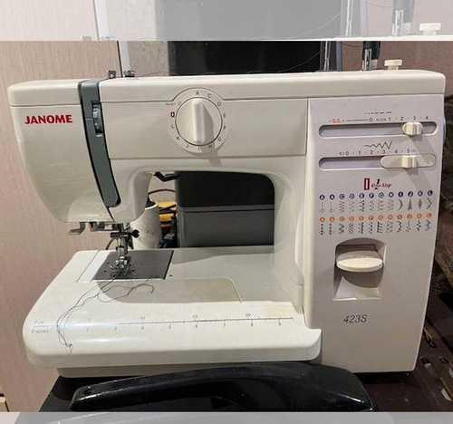 Швейная машина Janome 423S