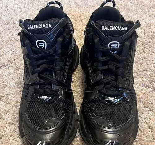 Balenciaga runner black