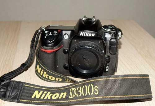 Зеркальная фотокамера Nikon 300s+ батблок