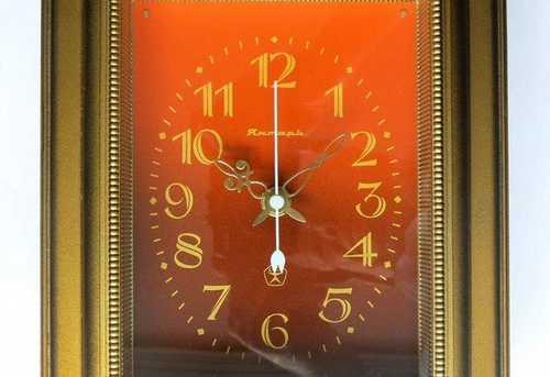 Советские настенные кварцевые часы Янтарь