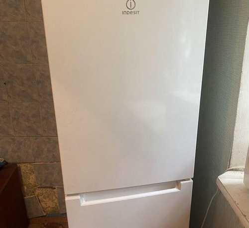 Холодильник б/у indesit DS 316 W
