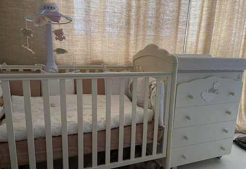 Комплект детской мебели кроватка и комод