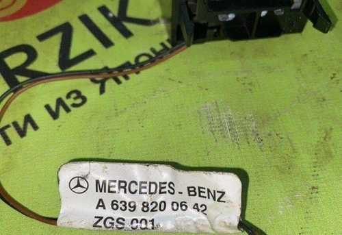 Вентилятор магнитолы Mercedes V W639 112.951 3.2L