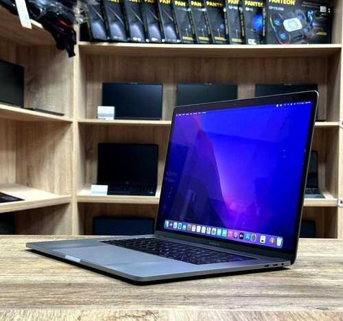 Apple Macbook PRO 15 2017 core I7