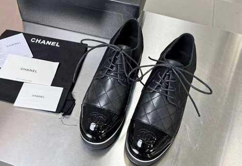 Ботинки на каблуке Chanel