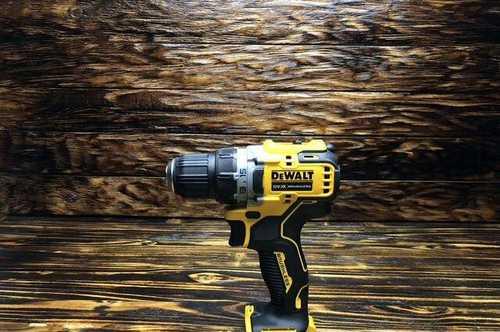 Дрель шуруповерт DeWalt DCD701