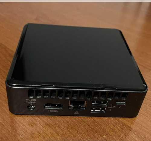 Неттоп Intel NUC i3 Core i3 8109U