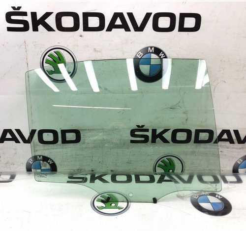 Стекло двери заднее правое Skoda Octavia A7 (5E)