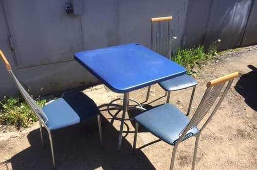 Стол квадратный синий и три стула, дерево, металл