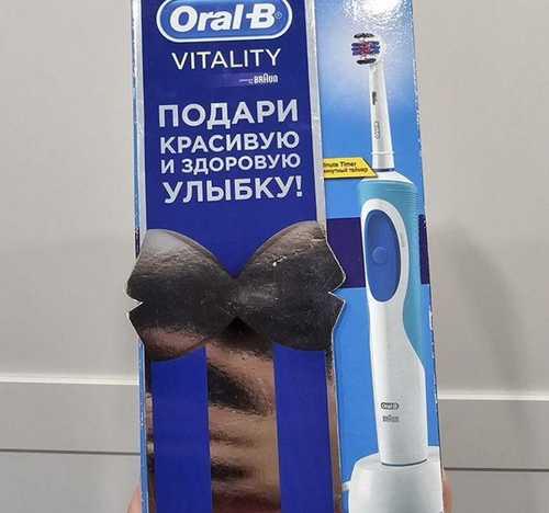 Новая электрическая зубная щетка Oral B