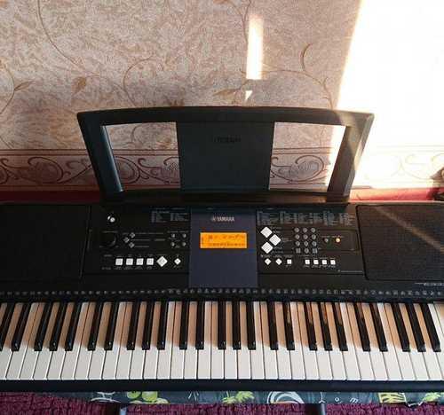 Синтезатор Yamaha PSR-E333 в отличном состоянии