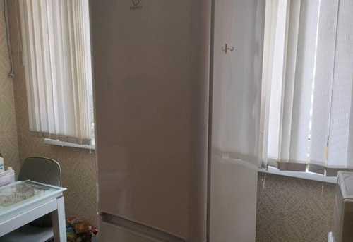 Холодильник бу indesit 2013