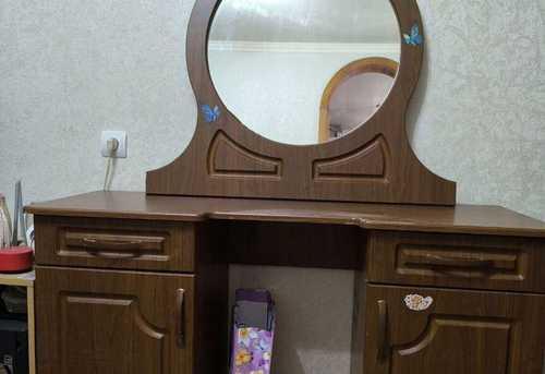 Туалетный столик с зеркалом (тумбочка)