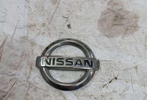 Эмблема значок крышки багажника Nissan Almera N16