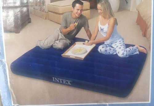 Надувной матрас с насосом с двумя подушками
