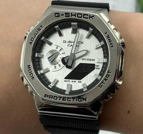 Часы Casio G-Shock GM-2100