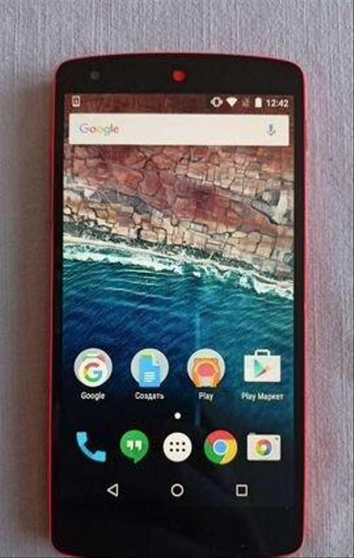 Телефон LG Nexus 5 красный