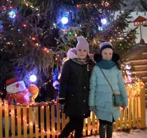 Продам пальто для девочки голубое