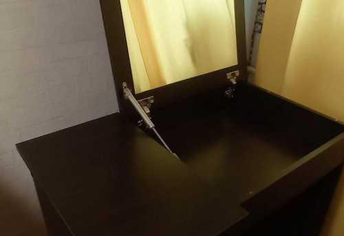 Туалетный столик с откидным зеркалом