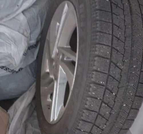 Bridgestone Blizzak VRX2 215/60 R17