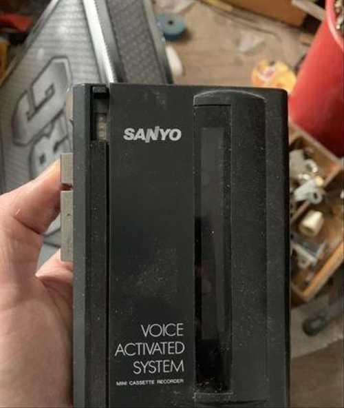 Касеиный плеер Sanyo m1115