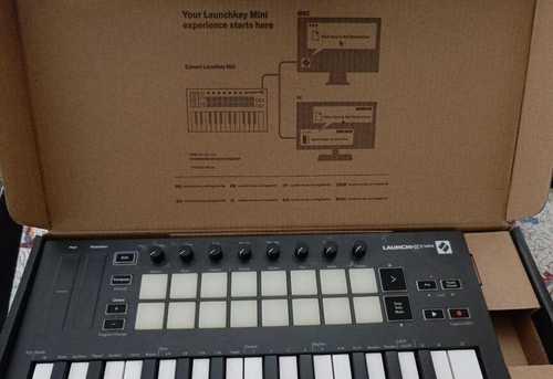 Мидиклавиатура novation LaunchKey Mini MK3