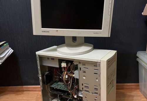 Старый компьютер и монитор