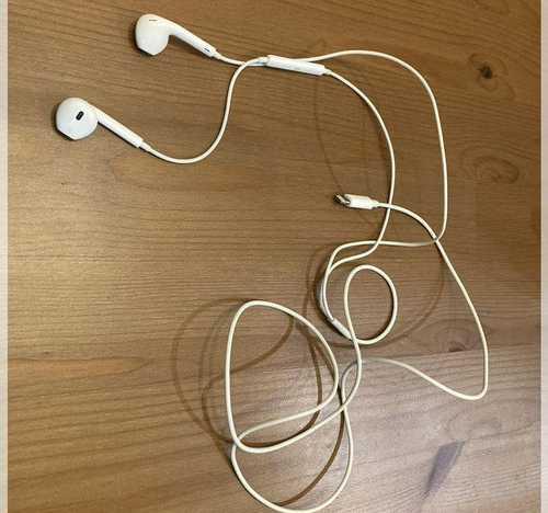 Наушники apple earpods lightning проводные