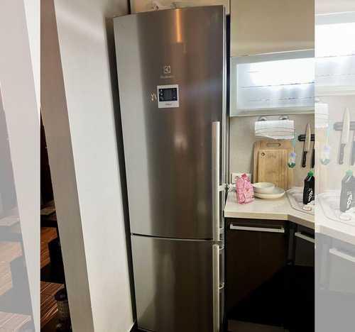 Холодильник Electrolux EN3881AOX