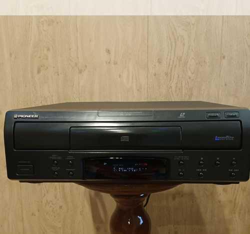 Laserdisc проигрыватель Pioneer CLD-J420