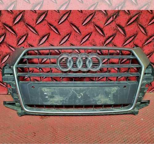 Решетка радиатора Audi Q3