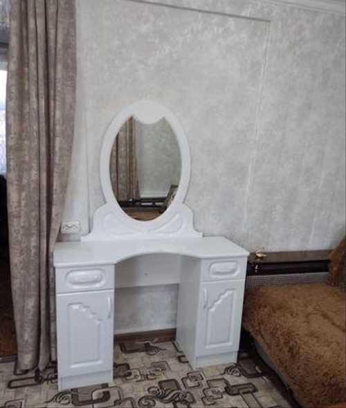 Туалетный столик с зеркалом белый новый