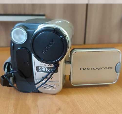 Видеокамера Sony CCD-TRV238E