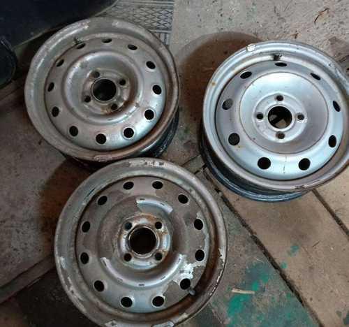 Диски r14 штамповка на Renault Logan