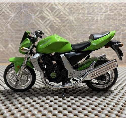 Масштабная модель 1/18 Kawasaki Z1000