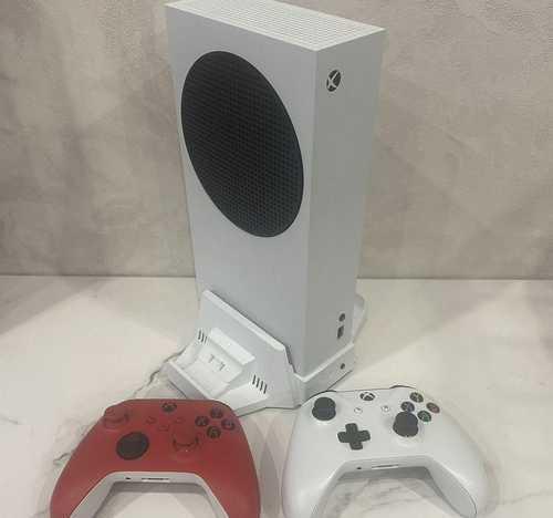 Xbox series S   2 геймпада