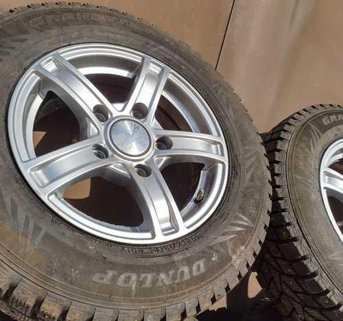 Колеса зимние Нива Dunlop R-15