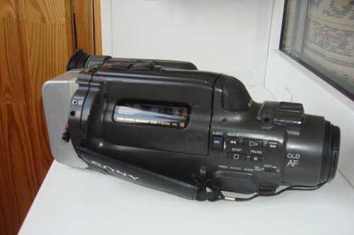 Продам видеокамеру sony CCD-FX200E/FX270E