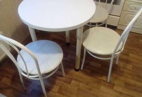 Кухонный стол и стулья бу белый