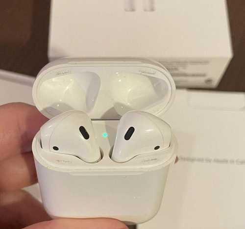 Наушники AirPods