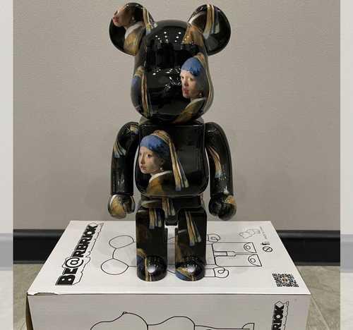 Медведь bearbrick "девушка с жемчужной сережкой"