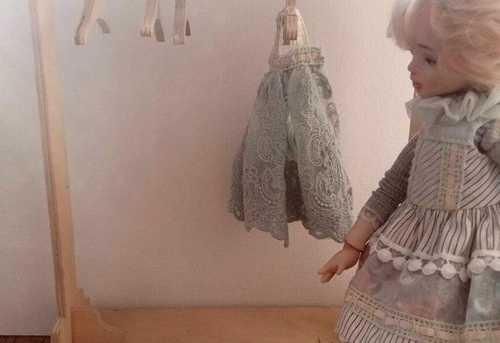 Вешалка для одежды кукол