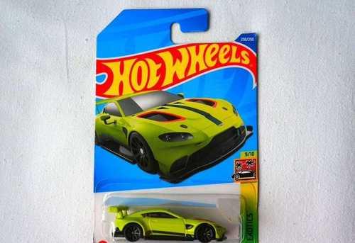 Машинка Hot Wheels Aston Martin Vantage GTE