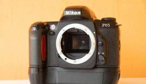 Пленочный фотоаппарат Nikon F65 + батарейная ручка