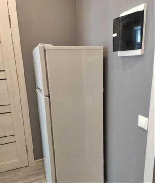 Белый холодильник с морозильником средний бу beko
