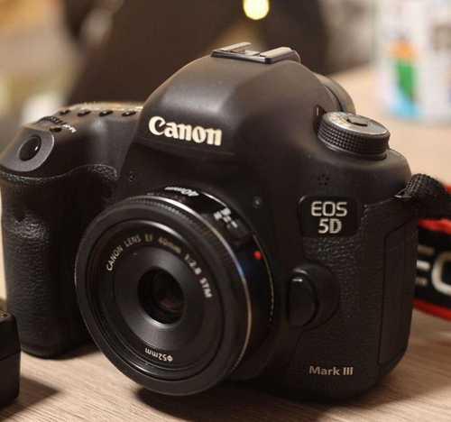 Зеркальный фотоаппарат Canon 5D mark iii