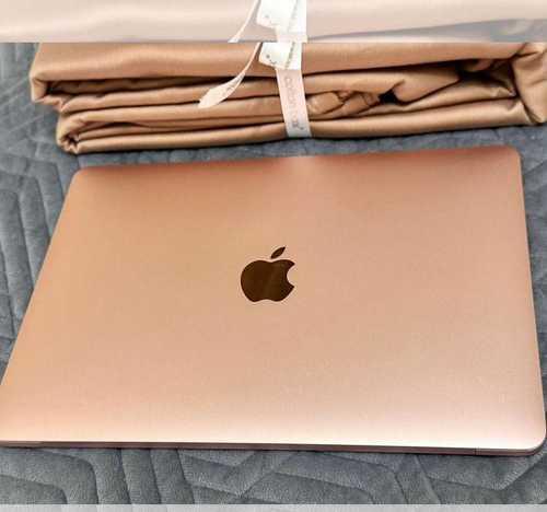 MacBook 12 (2017), 256 ГБ, Core m3, 1.2 ГГц, RAM 8 ГБ, Intel HD Graphics 615