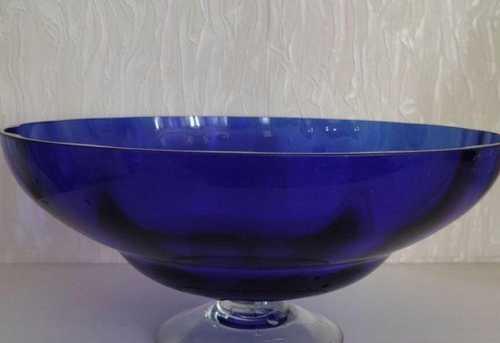 Большая ваза чешское стекло. Кобальт