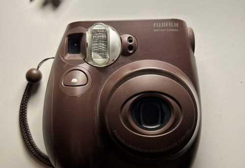 Компактный фотоаппарат instax mini